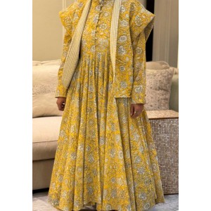 Yellow Women - Pieces by piece of art - Brands